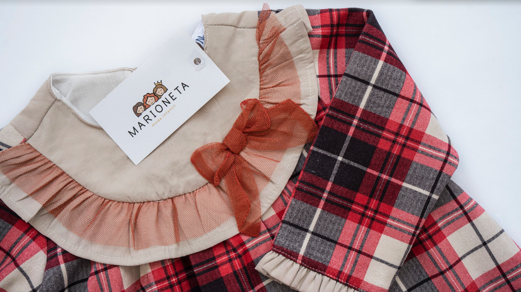 ️ Vestido de cuadros rojos con cuello beige y detalle de moño para bebe ...